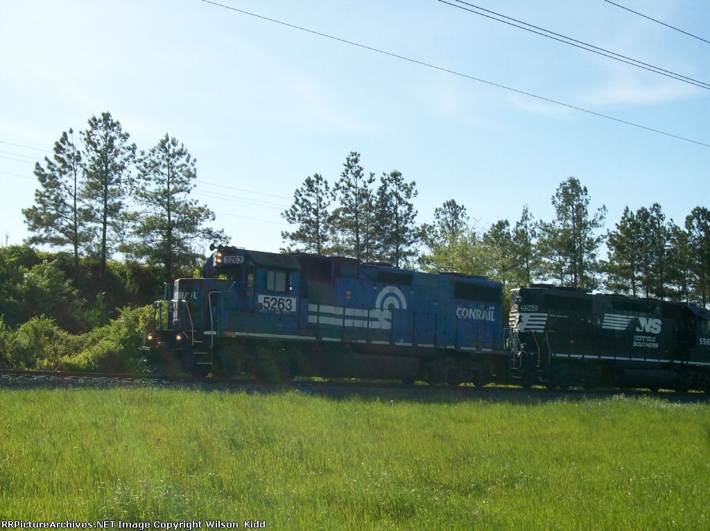 NS 5263 old Conrail leads em
